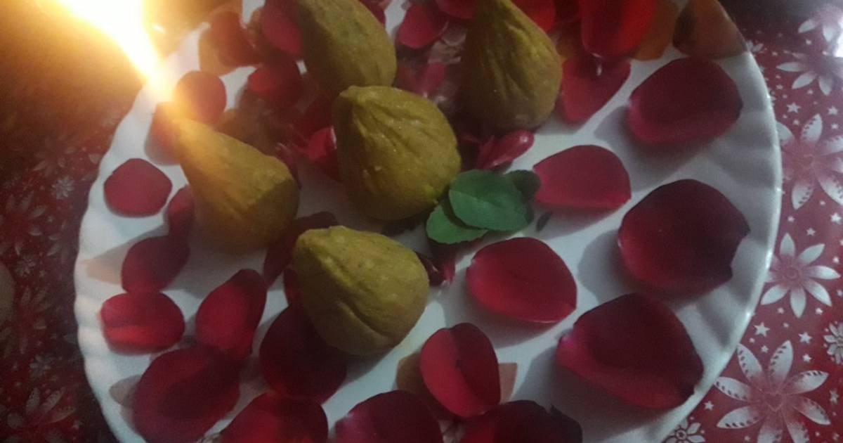Besan modak Recipe by Archana Devi ( Chaurasia) - Cookpad