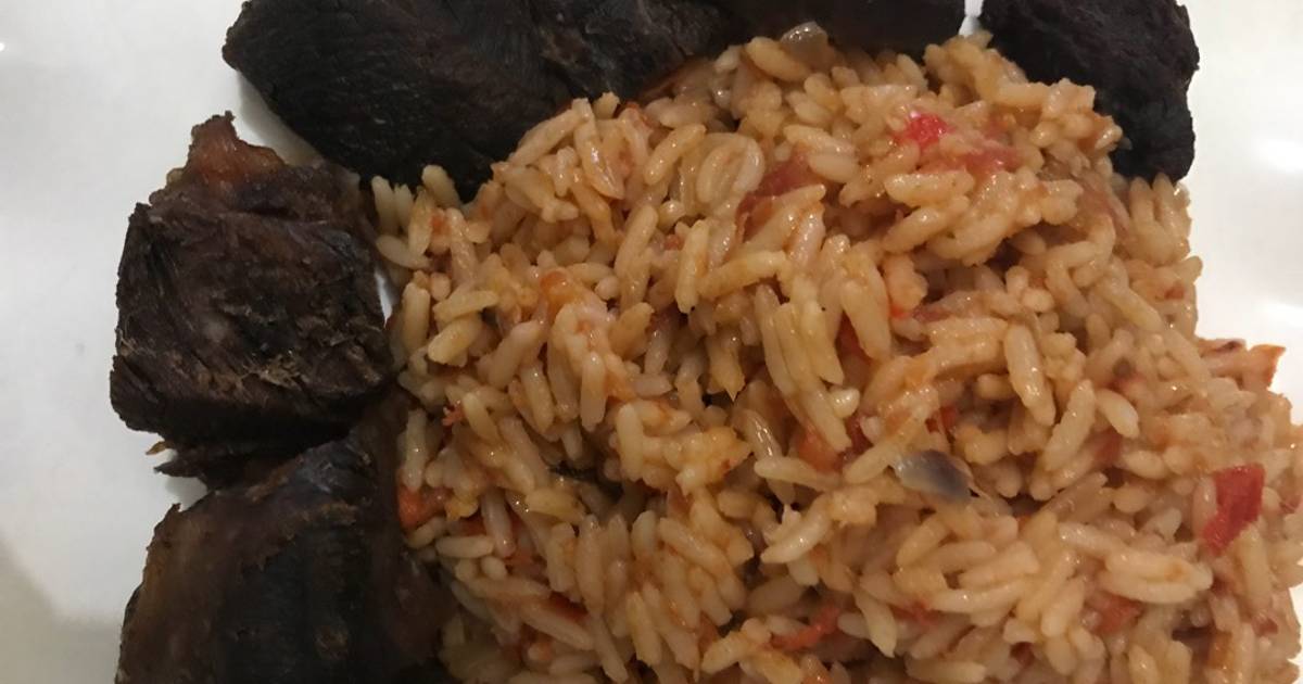 Jollof rice with fried beef Recipe by Mira - Cookpad