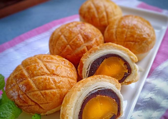 Resep Polo Egg Yolk Pastry 波蘿蛋黃酥 Bō luó dànhuáng sū oleh Anik wina ...