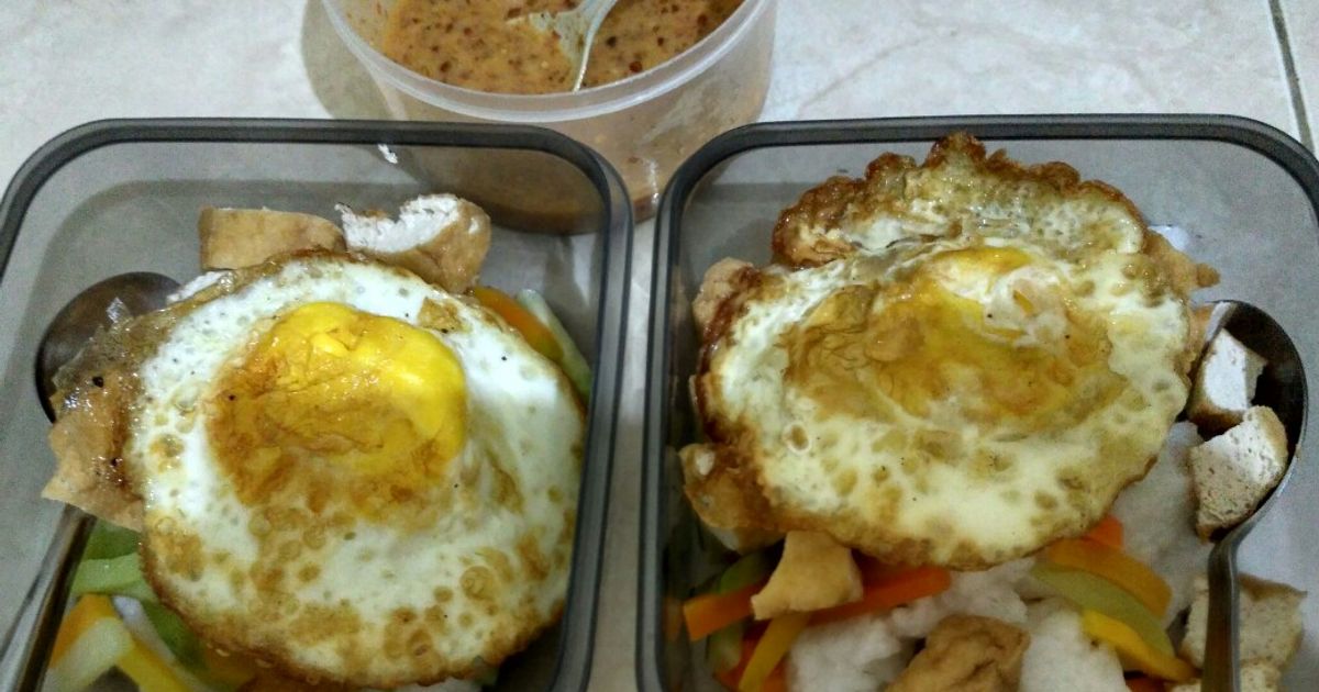 Resep Kupat Tahu Telur Ceplok Wortel Welok Siram Bumbu Pecel Sederhana ...