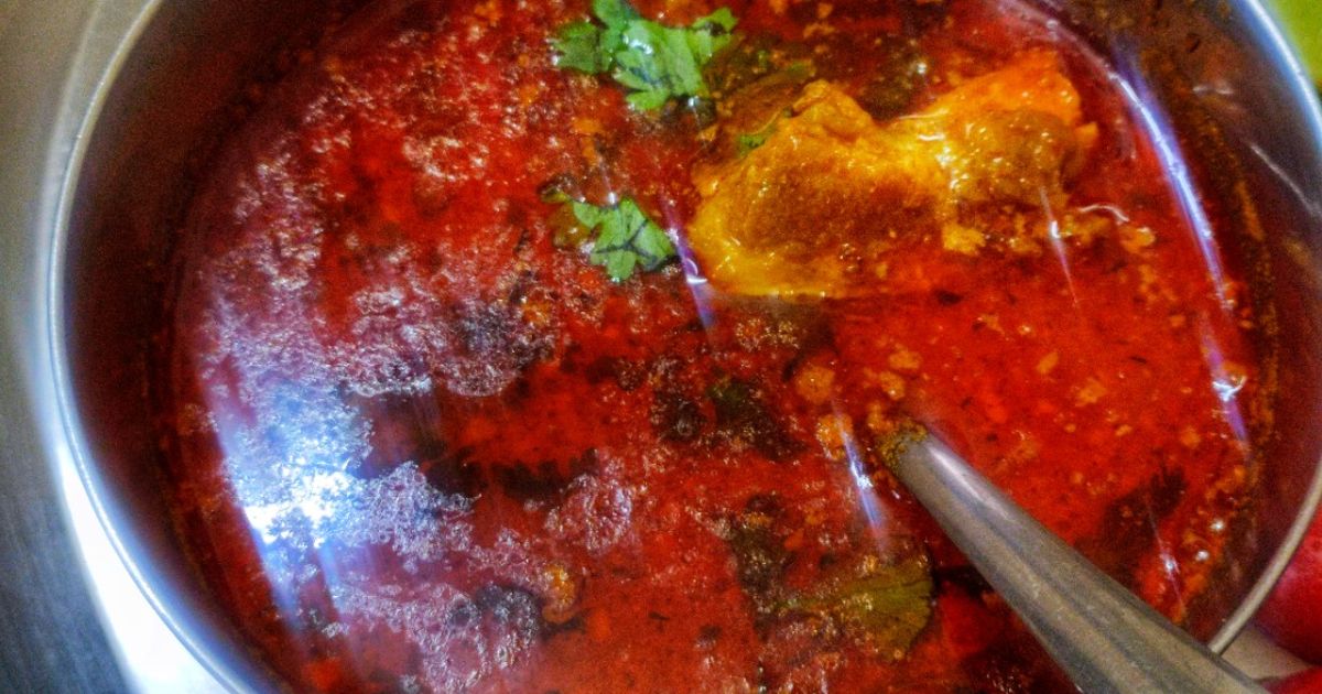मटणाचा गावरान रस्सा (Mutton Gavran Rasa Recipe In Marathi) रेसिपी Smita ...