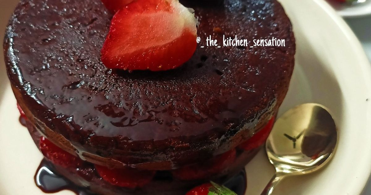 Chocolate Strawberry Cake Recipe by Basna Bidisha Bal - Cookpad