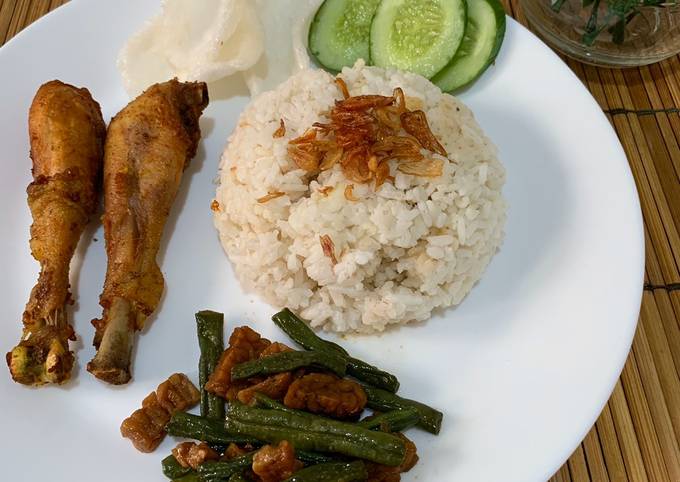 Resep Nasi uduk rice cooker oleh GLOW’s Home Kitchen - Cookpad