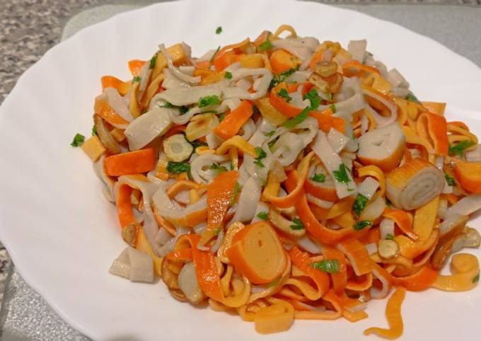 Surimí de cangrejo y salmón al ajillo Receta de Chari Crzo- Cookpad