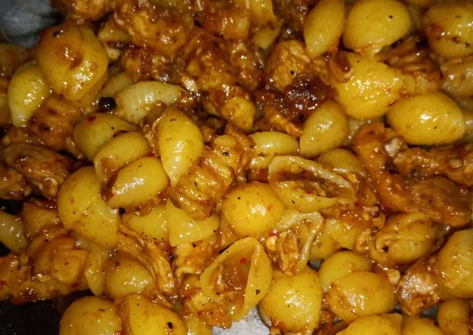 Chicken quorma pasta Recipe by Usman Farooq - Cookpad