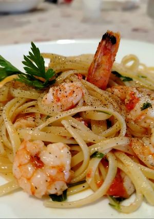 Ricetta Linguine Con Code Di Mazzancolle, Pomodorini Freschi E ...