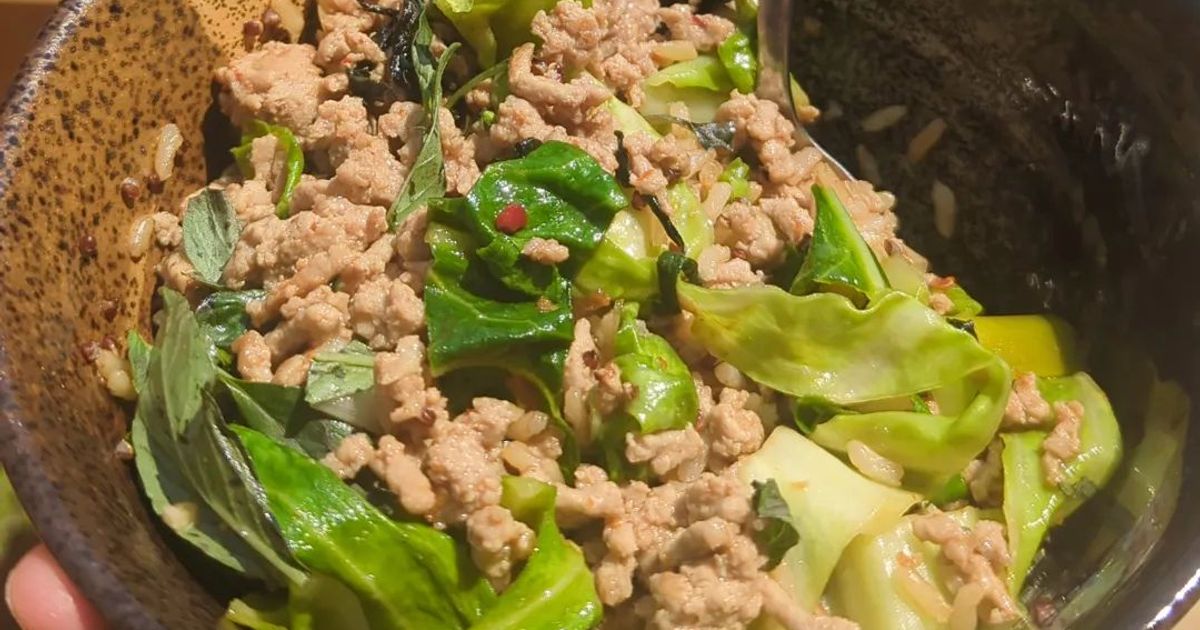 Pad Krapow With Cabbage Recipe by Lisa - Cookpad