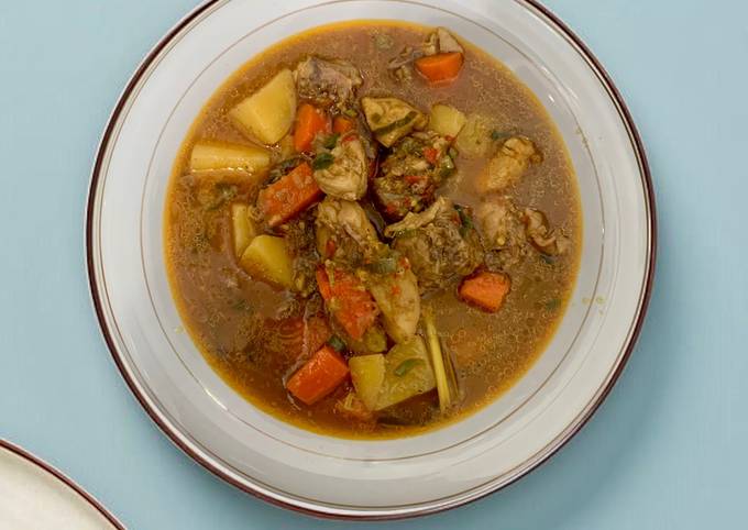 Resep Ayam Kari Kentang Wortel oleh Raras Permata Putri - Cookpad