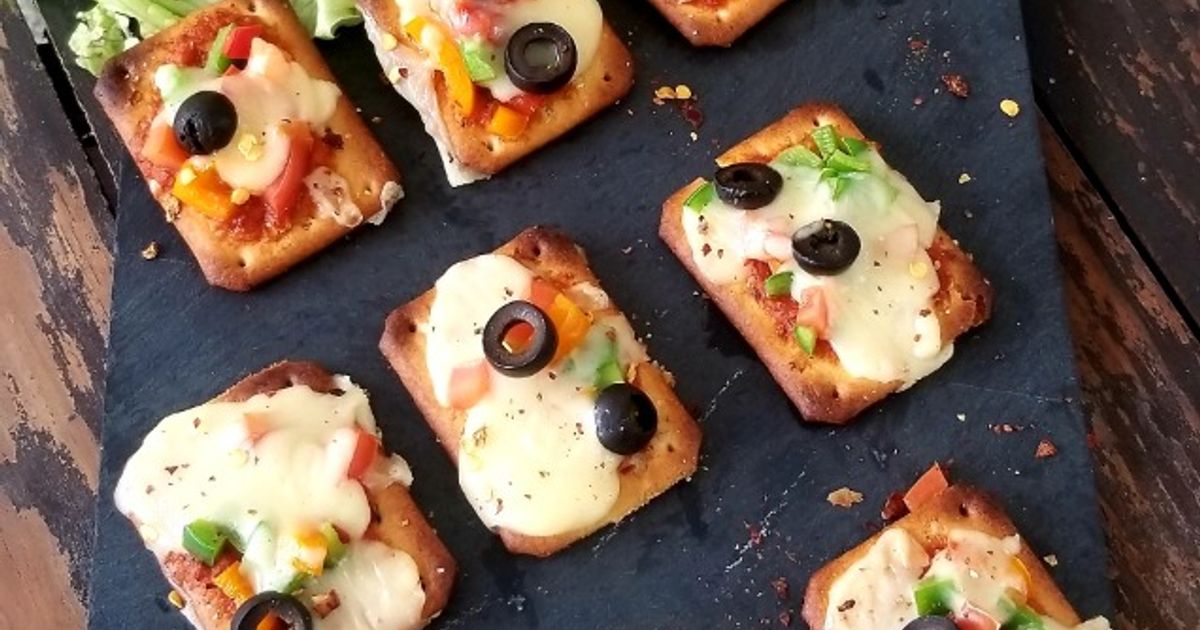 Pizza Tuc Canapes Recipe by Saryia Shariq - Cookpad