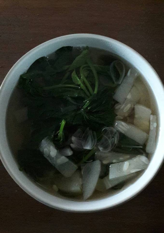Resep Sayur asem bening daun ubi labu air oleh handayani abiyyu - Cookpad