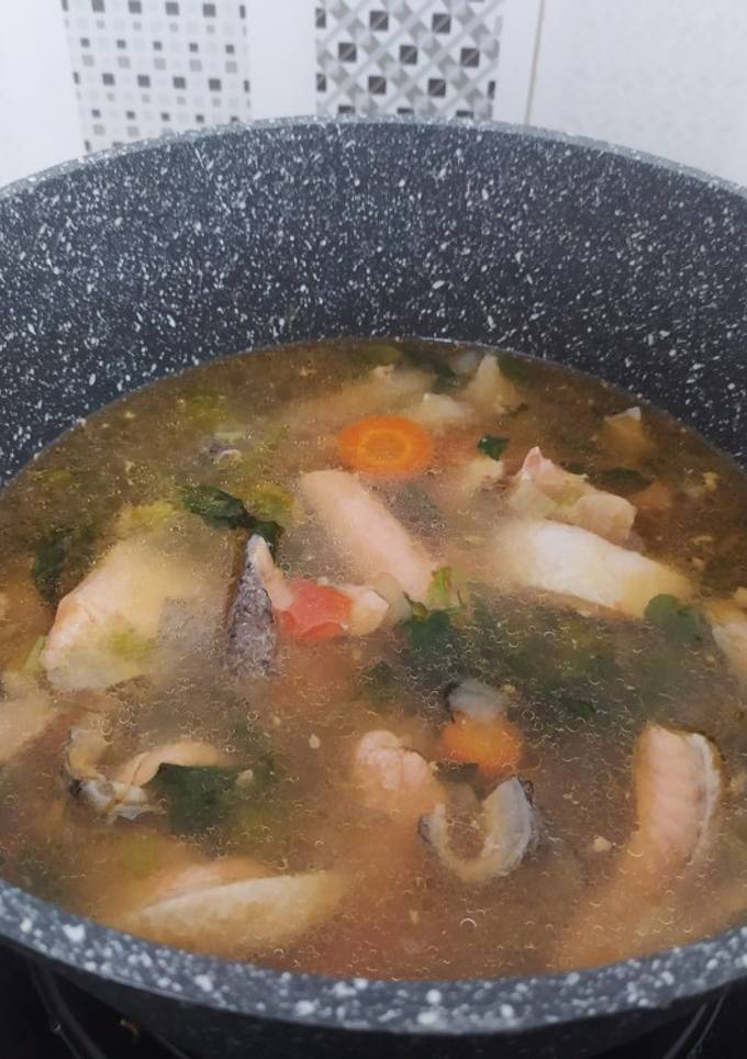 Resep Sup ikan salmon tidak bau oleh fika yuyun - Cookpad