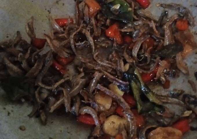 Resep Teri tumis oleh Bertha Desvia - Cookpad