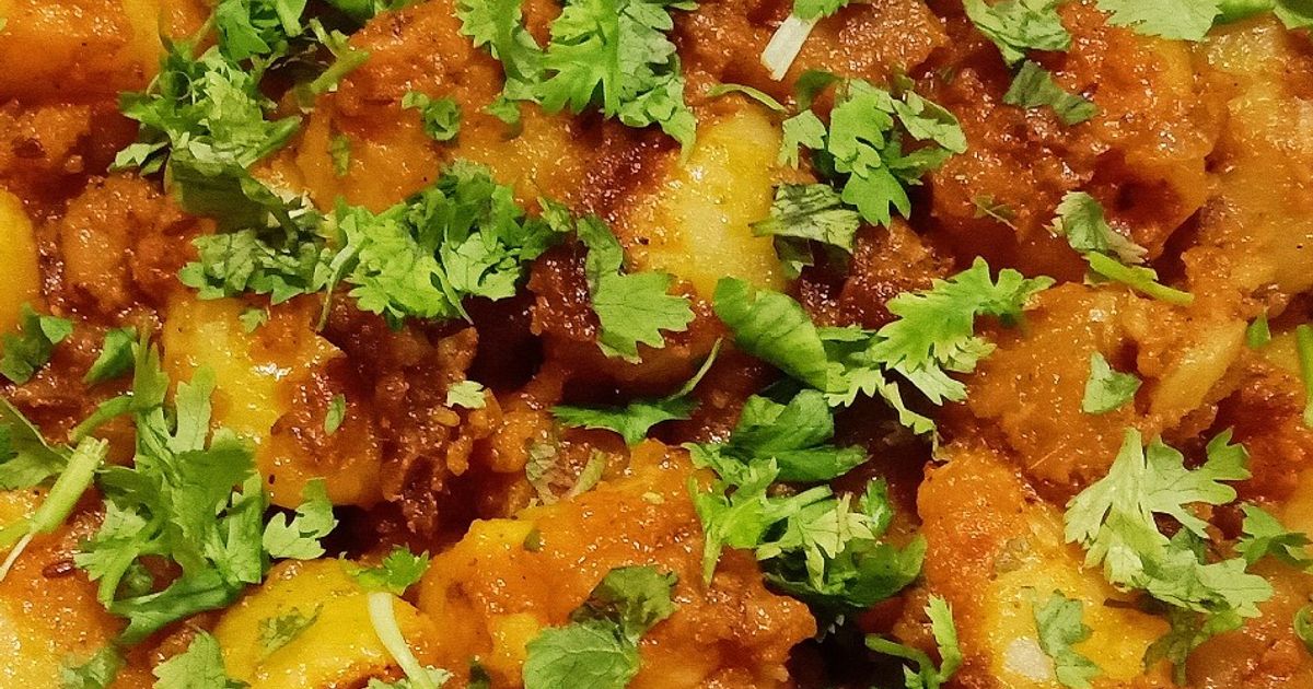 Chameli Chatterjee দ্বারা শুকনো আলুর তরকারি (Shukno Aloor Tarkari ...