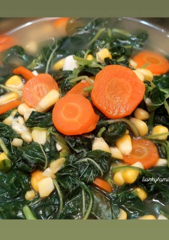 Resep Sayur bening bayam wortel jagung sederhana oleh Lianky Family - Cookpad