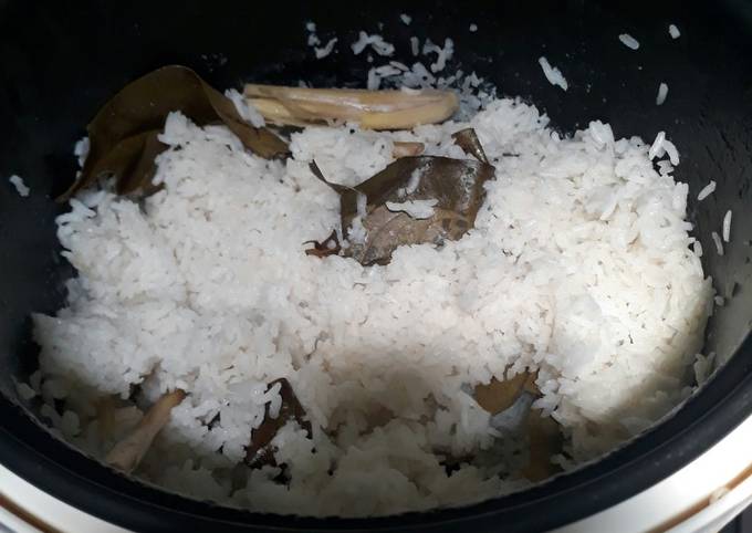 Resep Nasi uduk rice cooker oleh Putri Bintang - Cookpad