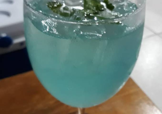 Drink azul Receita por Carla Dias da Maia - Cookpad