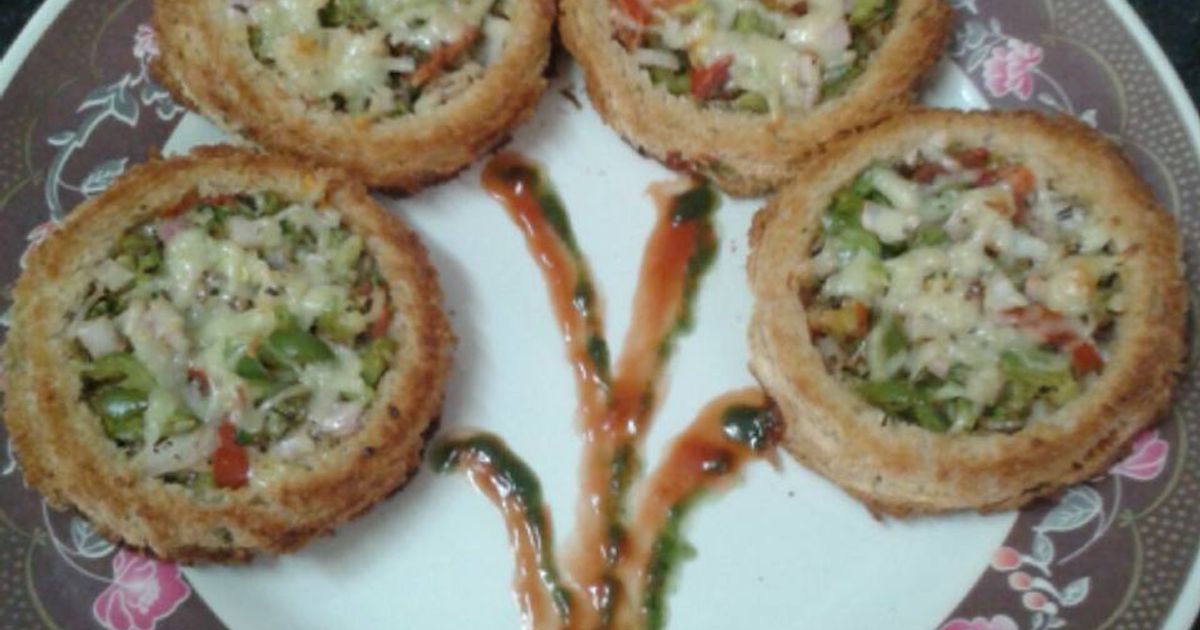 Bread Pizza Disc Recipe by Avni Arora - Cookpad