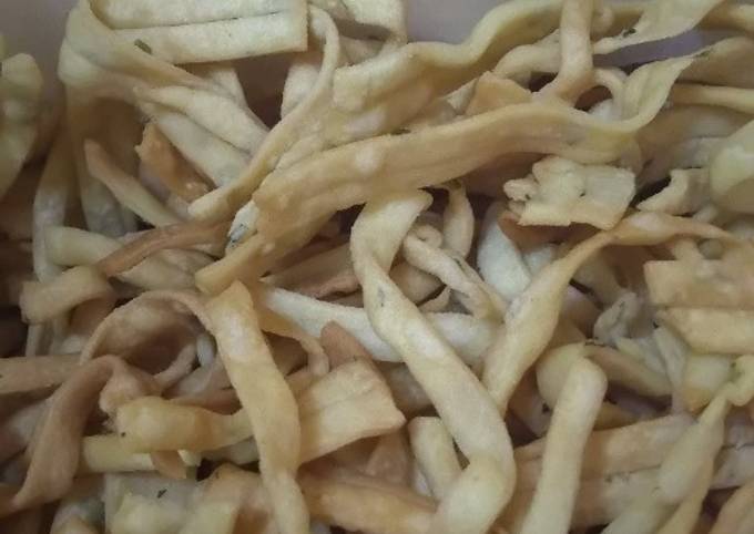 Resep Stik kue bawang renyah oleh Demi Sasmita Binti Sudirman - Cookpad