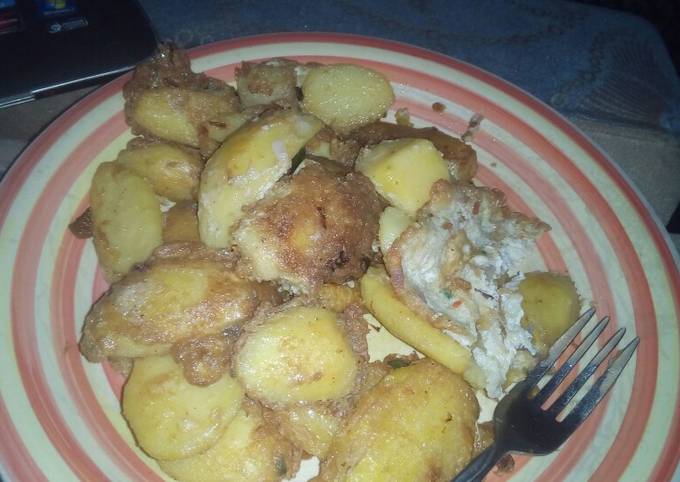 Fried Irish potatoes and egg Recipe by Aisha Sharfadi - Cookpad