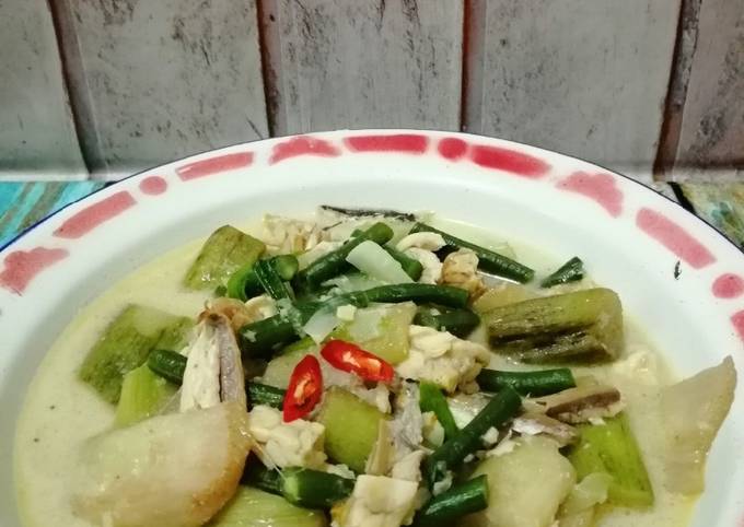 Resep Lodeh lompong (batang keladi) oleh Aisah Food factory - Cookpad