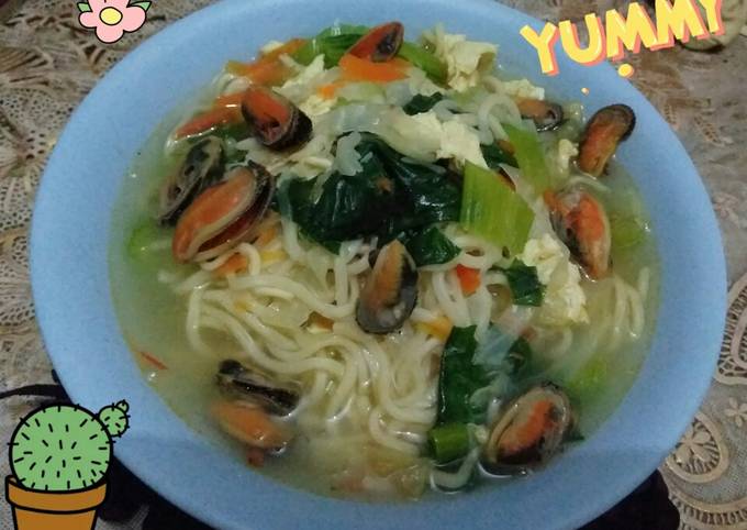 Resep Mie rebus tektek oleh dewi_razanah - Cookpad