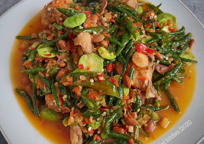 Resep Ayam Bumbu Tauco Cabe Hijau oleh Ummu Khal Kitchen - Cookpad