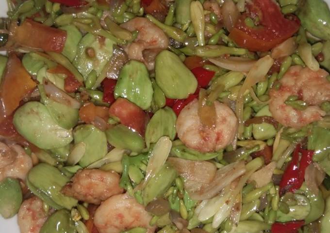 Resep Tumis petes,bunga pepaya vs udang oleh Hajrah Cha Hijab's - Cookpad