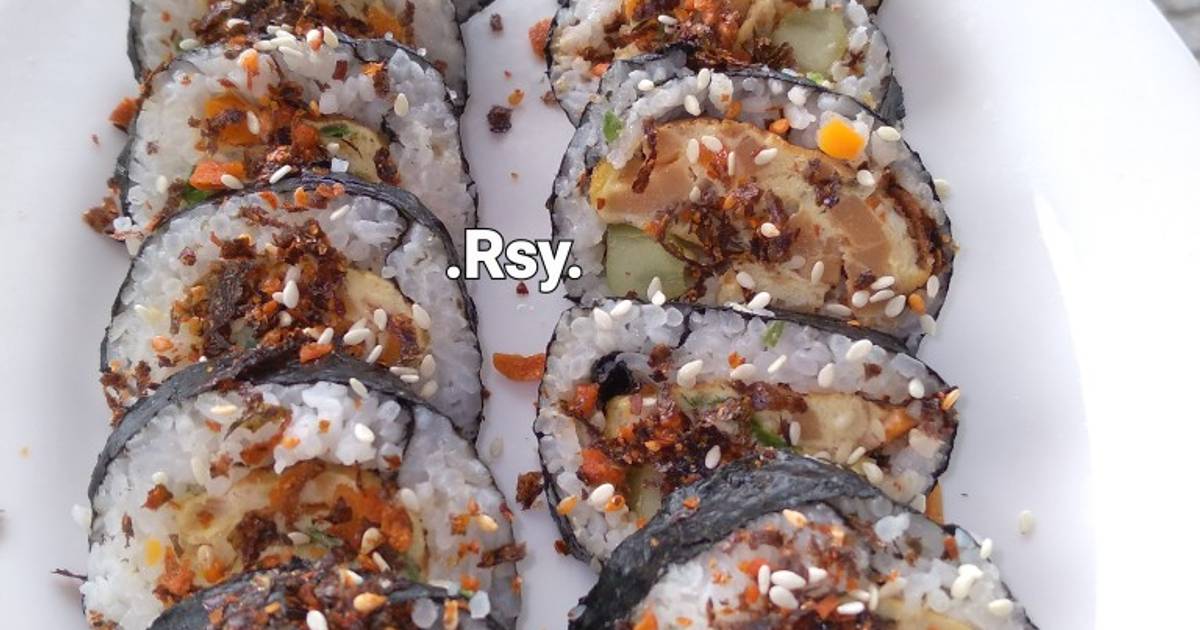 Resep Kimbab isi (telur,sosis,wortel, timun) oleh Reza Syindhica - Cookpad
