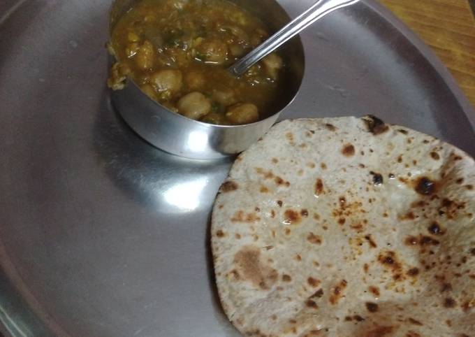 Chole with roti Recipe by trapti verma - Cookpad