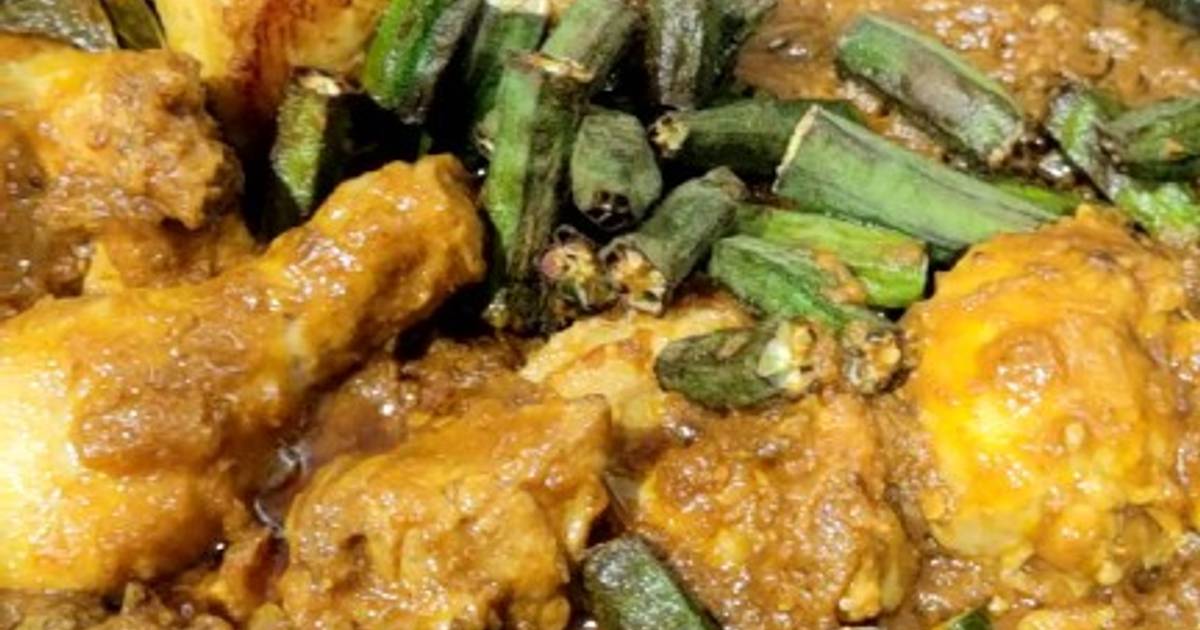 Bhindi chicken Recipe by Aamna Saad - Cookpad