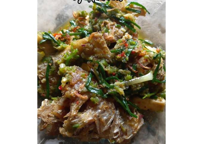 Resep Ikan Kucai Cabe Ijo oleh Dapur Akak - Cookpad
