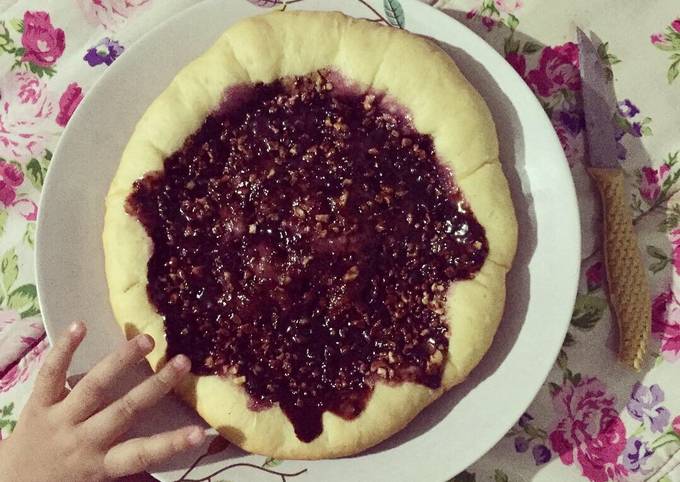 Resep Pizza Coklat (roti tebal) oleh Lulu Irfana - Cookpad