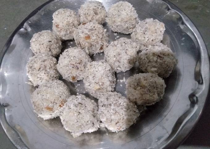 Coconut Ladoo Recipe by Ritika Chhabra - Cookpad