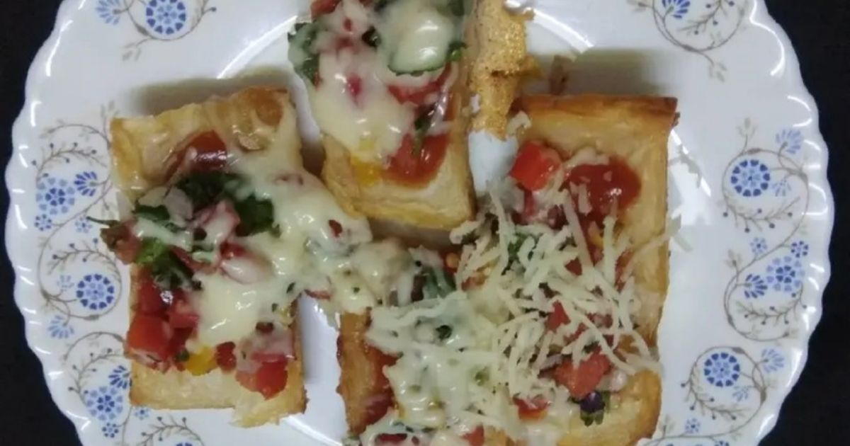 Khari Pizza In 20 Minutes Recipe by Jigisha Modi - Cookpad