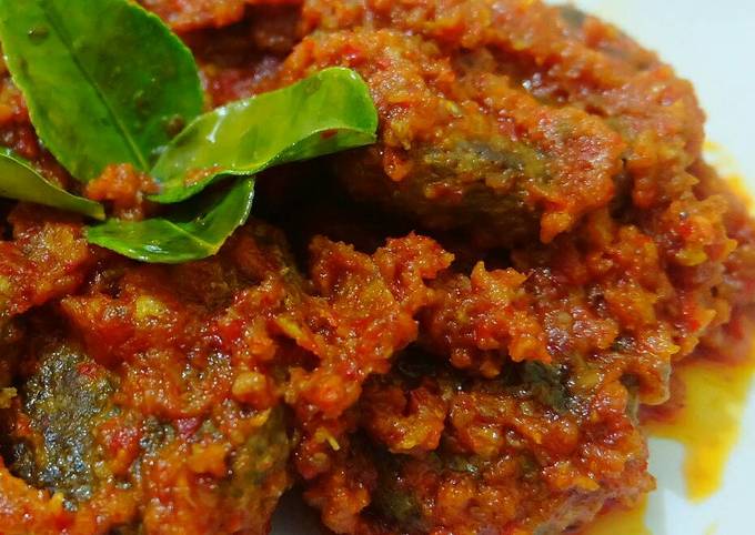 Resep Spicy Beef Burger (Balado) oleh Adelia Sharfina - Cookpad