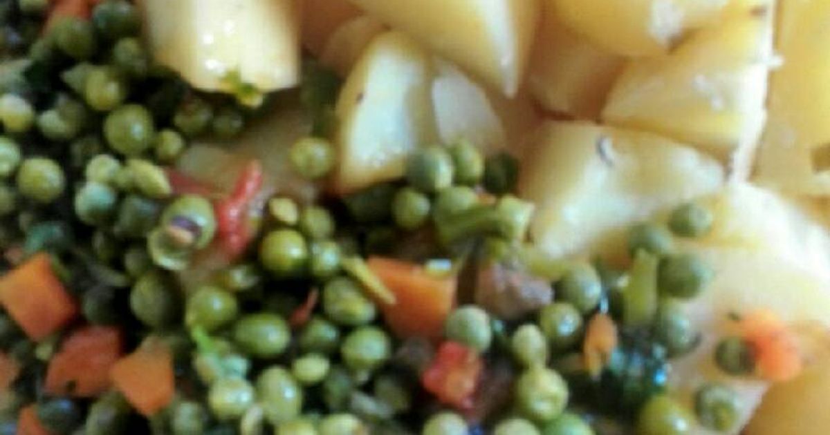 Stewed Peas With Steamed Potatoes Recipe by Mary Ademba - Cookpad