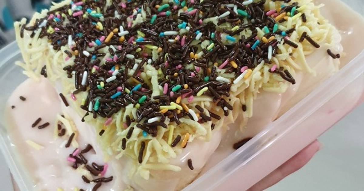 Resep Stuff roti vla strawberry oleh ulfichaerunissa - Cookpad