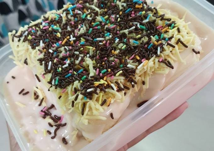 Resep Stuff roti vla strawberry oleh ulfichaerunissa - Cookpad