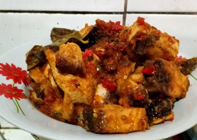 Resep Balado ikan tuna oleh tya laura - Cookpad