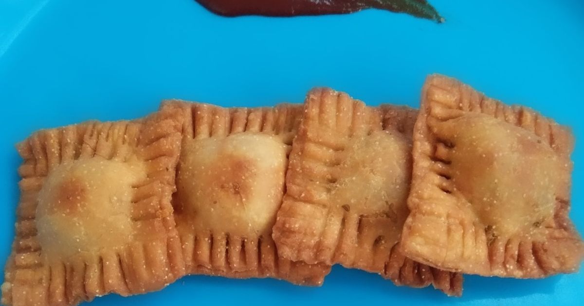 Spinach And Potato Aata Packet Recipe by Jayakrite Kande - Cookpad