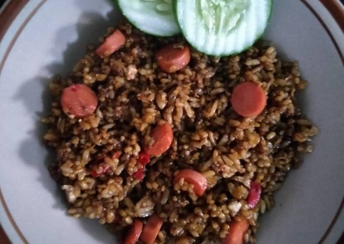Resep Nasgor sosis sederhana oleh Mirna BenyWidodo - Cookpad