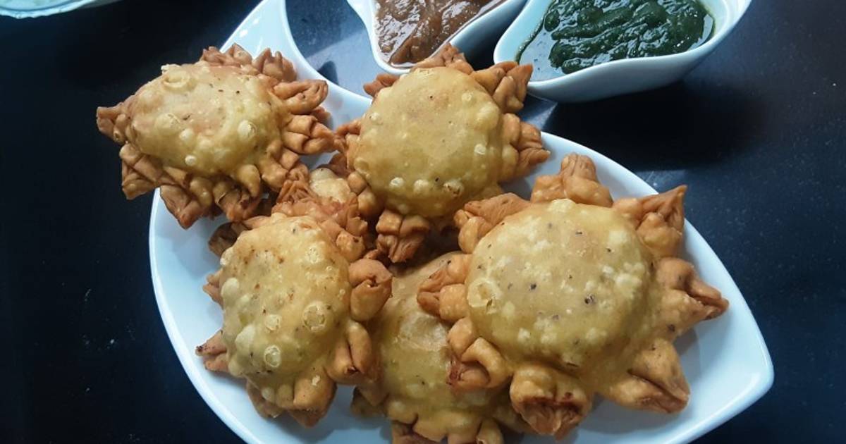 Sunflower Chicken Samosa Recipe by Naureen Khan Lodhi - Cookpad