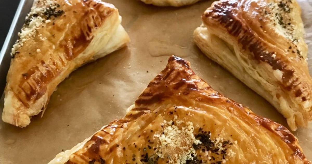 Resep Tuna Cream Cheese - Puff Pastry Taburan Seledri oleh Beinzapetite ...