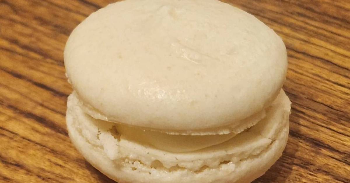 Macaron with plain buttercream Recipe by Elisa - Cookpad