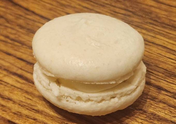 Macaron with plain buttercream Recipe by Elisa - Cookpad