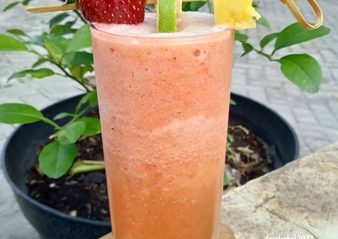 Resep Jus Nanas Strawberry oleh Devalesha Kitchen - Cookpad