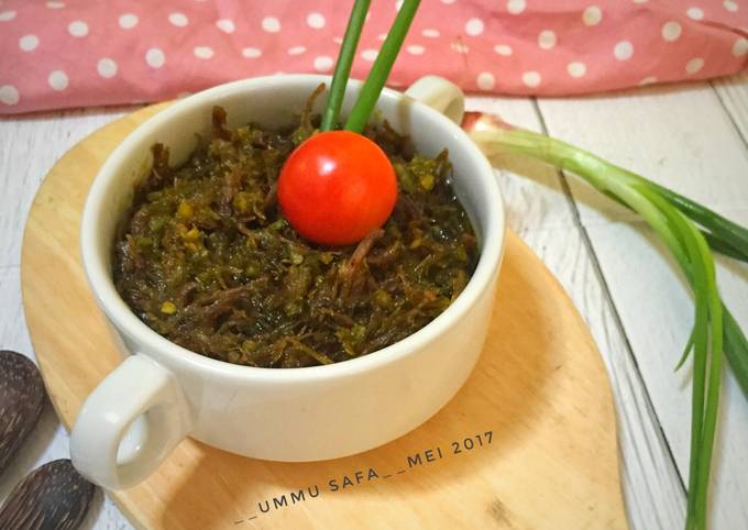 Resep Daging suwir sambal ijo oleh Wuwut Ummu Safa - Cookpad