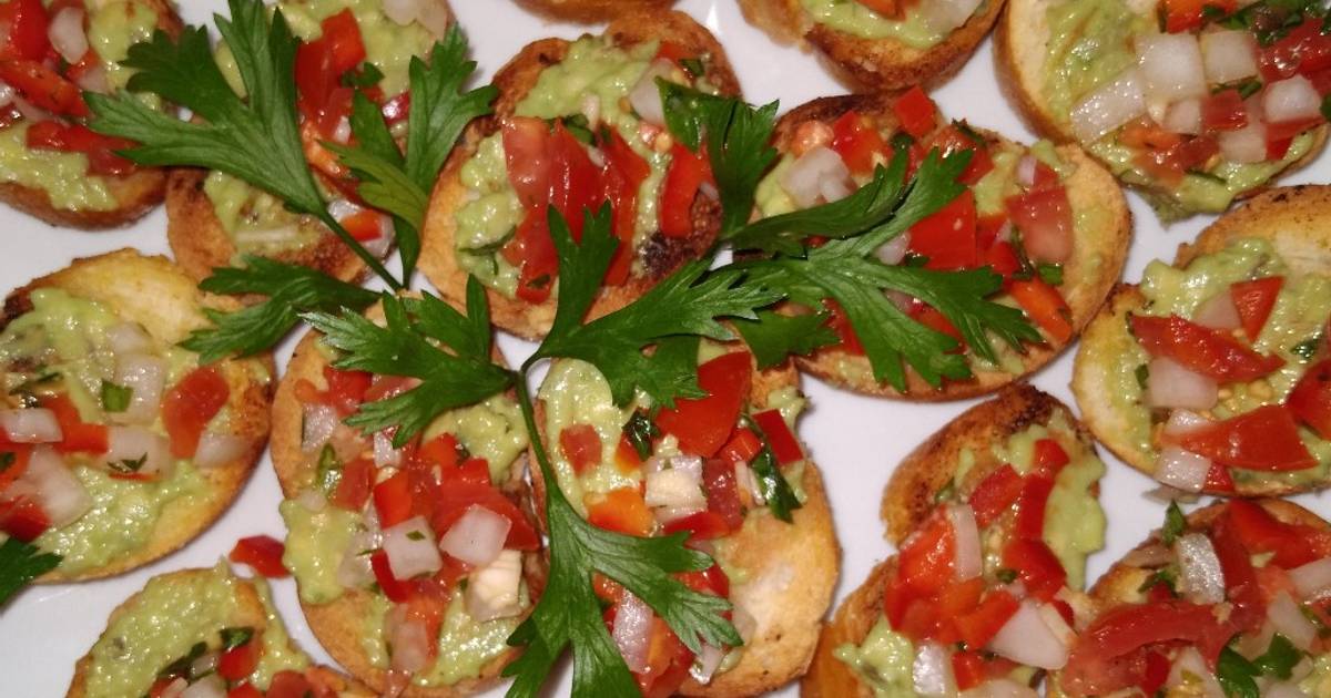 Mini tostadas con palta y salsa Criolla Receta de Cocinando con Clau ...