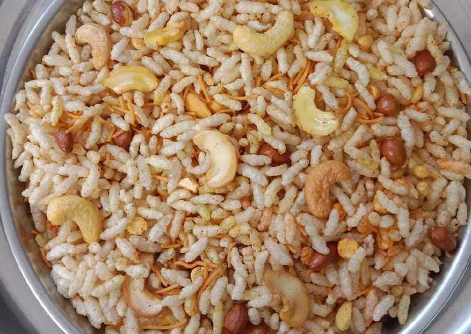 Masala murmura with cashew nuts Recipe by Rachana Gopireddy - Cookpad