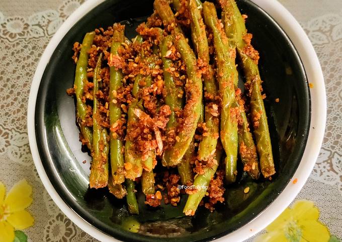 Sauted Schezwan Green Beans Recipe by Dr.Madhumita Mishra - Cookpad